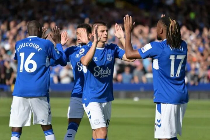 «Эвертон» наносит по пять ударов в створ ворот соперника